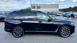 Black BMW X7 2019 in Tallinn, with an engine capacity of 3.00 L and mileage of 89 thousand km for 49900 €, photo 4 on AUTOMOTO.COM.LV