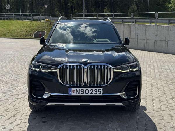Black BMW X7 2019 in Vilnius, with an engine capacity of 3.00 L and mileage of 178 thousand km for 45990 €, photo 3 on AUTOMOTO.COM.LV