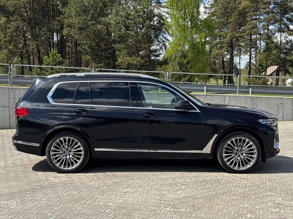 Black BMW X7 2019 in Vilnius, with an engine capacity of 3.00 L and mileage of 178 thousand km for 45990 €, photo 5 on AUTOMOTO.COM.LV