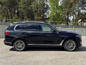 Black BMW X7 2019 in Vilnius, with an engine capacity of 3.00 L and mileage of 178 thousand km for 45990 €, photo 5 on AUTOMOTO.COM.LV