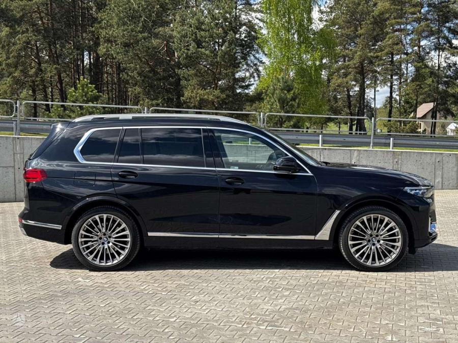 Black BMW X7 2019 in Vilnius, with an engine capacity of 3.00 L and mileage of 178 thousand km for 45990 €, photo 5 on AUTOMOTO.COM.LV