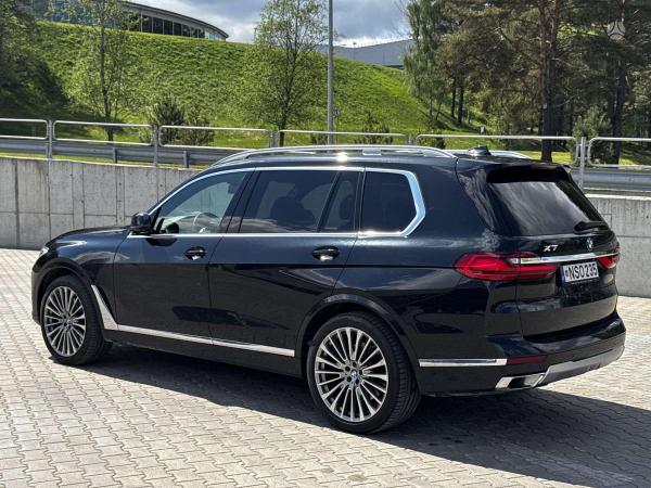 Black BMW X7 2019 in Vilnius, with an engine capacity of 3.00 L and mileage of 178 thousand km for 45990 €, photo 6 on AUTOMOTO.COM.LV