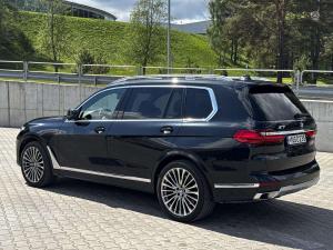 Black BMW X7 2019 in Vilnius, with an engine capacity of 3.00 L and mileage of 178 thousand km for 45990 €, photo 6 on AUTOMOTO.COM.LV