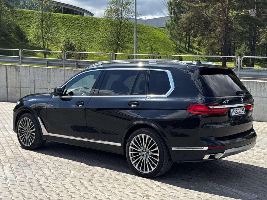 Black BMW X7 2019 in Vilnius, with an engine capacity of 3.00 L and mileage of 178 thousand km for 45990 €, photo 6 on AUTOMOTO.COM.LV