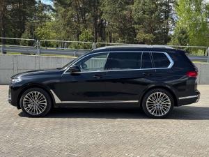 Black BMW X7 2019 in Vilnius, with an engine capacity of 3.00 L and mileage of 178 thousand km for 45990 €, photo 8 on AUTOMOTO.COM.LV