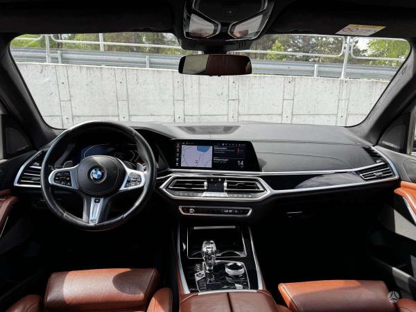 Black BMW X7 2019 in Vilnius, with an engine capacity of 3.00 L and mileage of 178 thousand km for 45990 €, photo 11 on AUTOMOTO.COM.LV