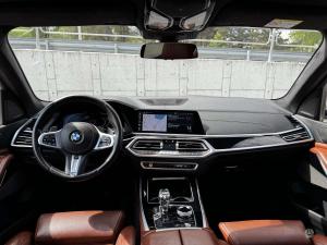 Black BMW X7 2019 in Vilnius, with an engine capacity of 3.00 L and mileage of 178 thousand km for 45990 €, photo 11 on AUTOMOTO.COM.LV