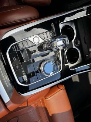 Black BMW X7 2019 in Vilnius, with an engine capacity of 3.00 L and mileage of 178 thousand km for 45990 €, photo 13 on AUTOMOTO.COM.LV
