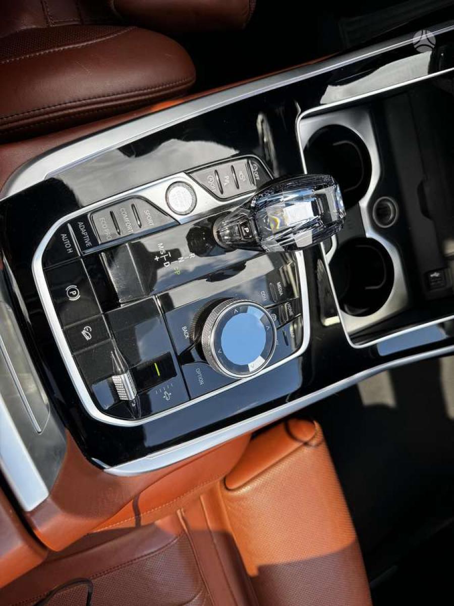 Black BMW X7 2019 in Vilnius, with an engine capacity of 3.00 L and mileage of 178 thousand km for 45990 €, photo 13 on AUTOMOTO.COM.LV