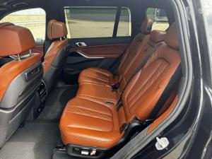 Black BMW X7 2019 in Vilnius, with an engine capacity of 3.00 L and mileage of 178 thousand km for 45990 €, photo 17 on AUTOMOTO.COM.LV