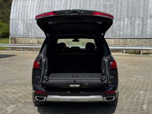 Black BMW X7 2019 in Vilnius, with an engine capacity of 3.00 L and mileage of 178 thousand km for 45990 €, photo 22 on AUTOMOTO.COM.LV