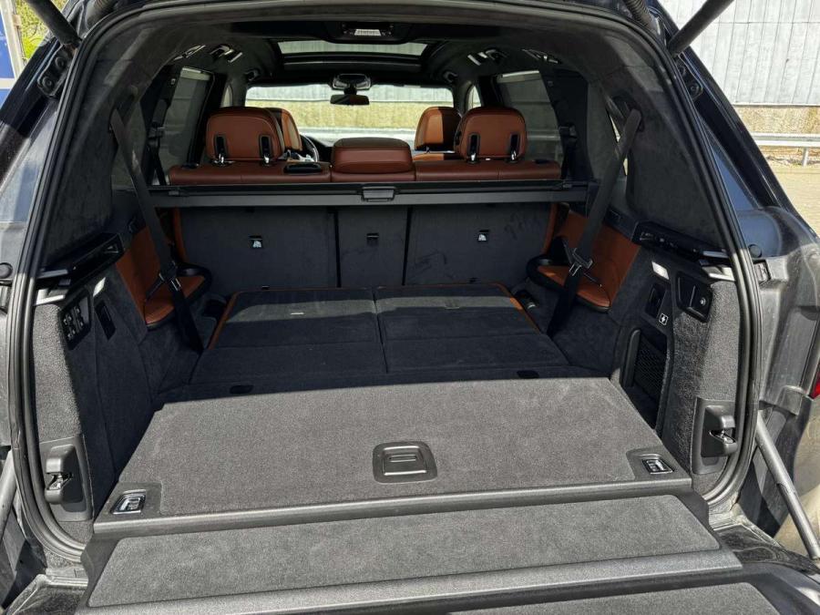 Black BMW X7 2019 in Vilnius, with an engine capacity of 3.00 L and mileage of 178 thousand km for 45990 €, photo 23 on AUTOMOTO.COM.LV