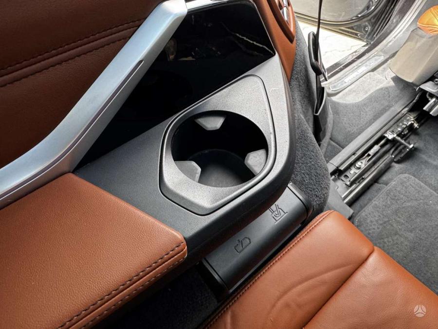 Black BMW X7 2019 in Vilnius, with an engine capacity of 3.00 L and mileage of 178 thousand km for 45990 €, photo 26 on AUTOMOTO.COM.LV