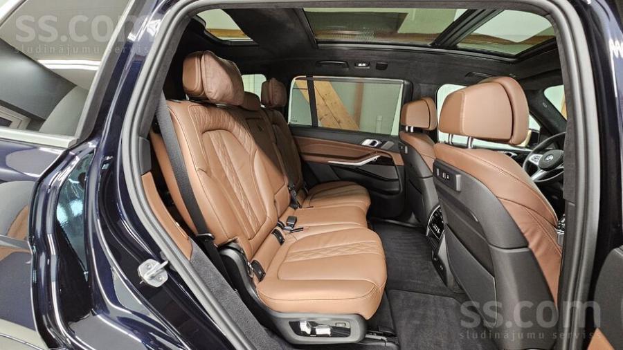 Black BMW X7 2019 in Tallinn, with an engine capacity of 3.00 L and mileage of 67 thousand km for 69995 €, photo 15 on AUTOMOTO.COM.LV