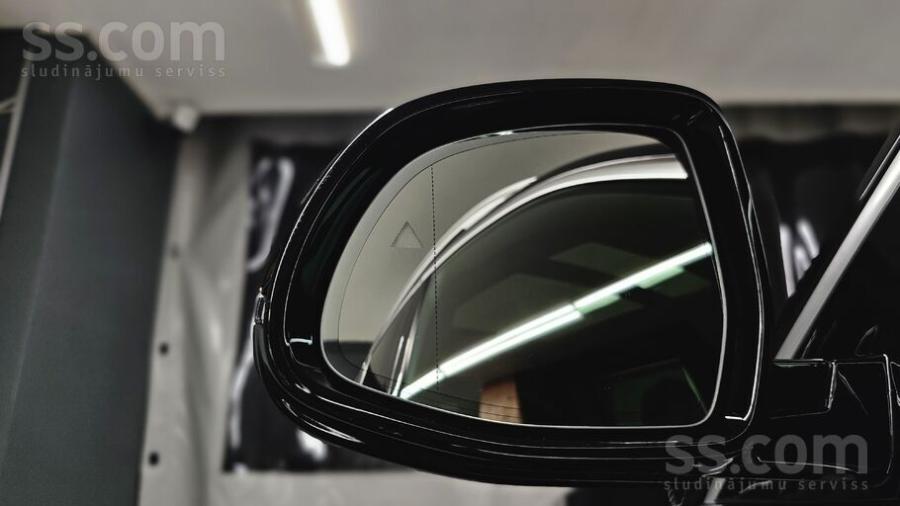 Black BMW X7 2019 in Tallinn, with an engine capacity of 3.00 L and mileage of 67 thousand km for 69995 €, photo 20 on AUTOMOTO.COM.LV
