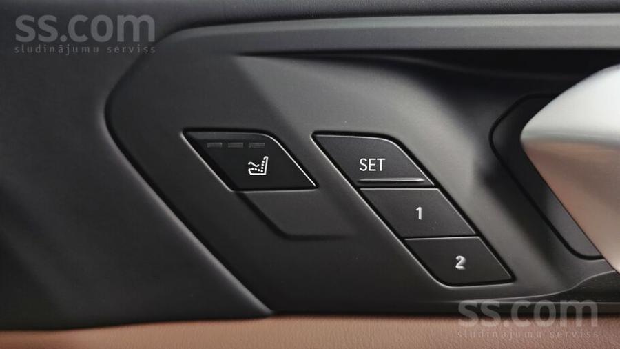 Black BMW X7 2019 in Tallinn, with an engine capacity of 3.00 L and mileage of 67 thousand km for 69995 €, photo 23 on AUTOMOTO.COM.LV