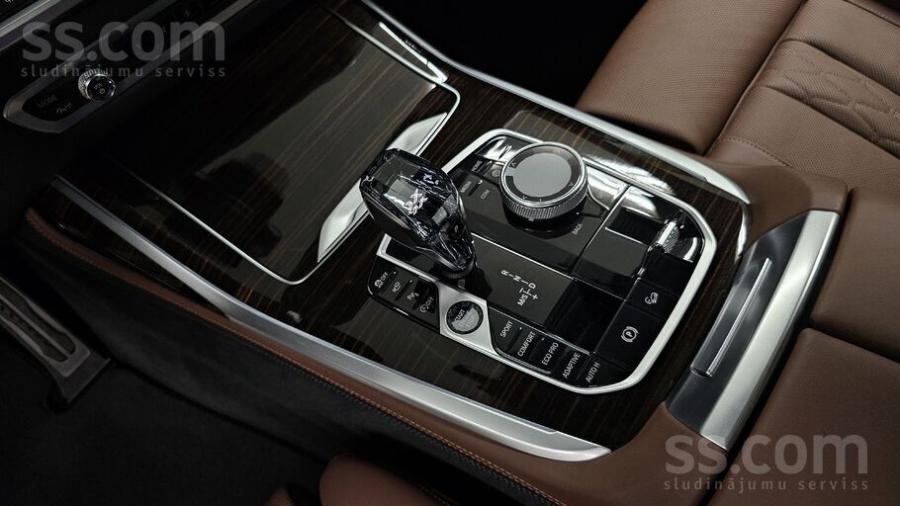 Black BMW X7 2019 in Tallinn, with an engine capacity of 3.00 L and mileage of 67 thousand km for 69995 €, photo 26 on AUTOMOTO.COM.LV