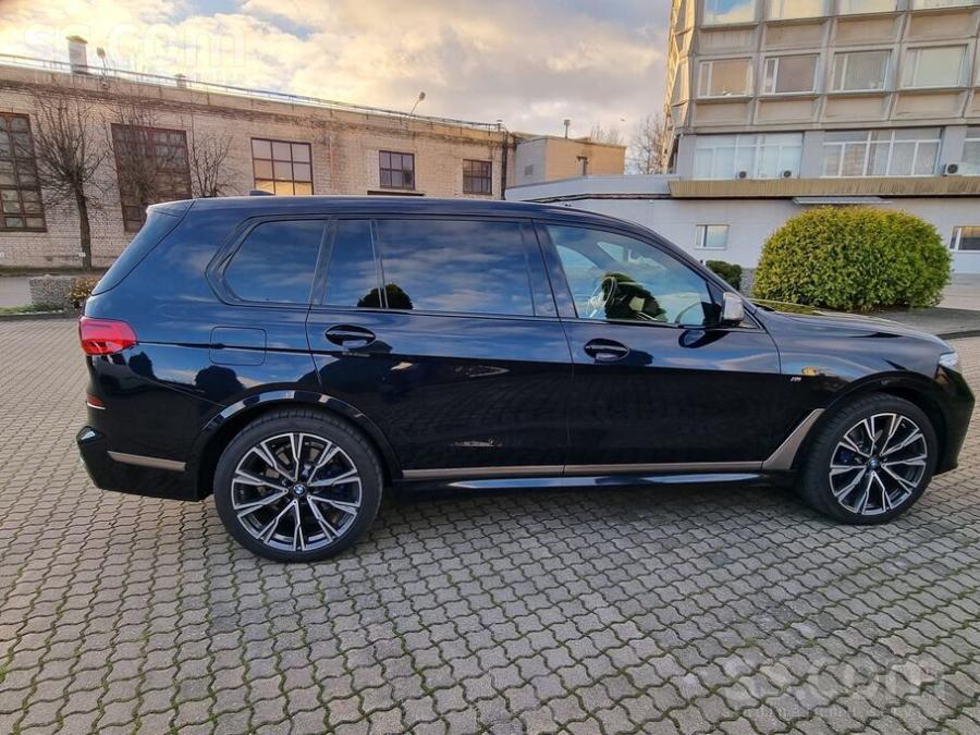 Black BMW X7 2020 in Riga, with an engine capacity of 3.00 L and mileage of 79 thousand km for 64400 €, photo 5 on AUTOMOTO.COM.LV