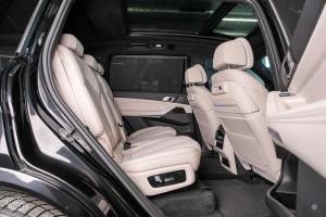 Black BMW X7 2020 in Marijampole, with an engine capacity of 3.00 L and mileage of 179 thousand km for 54950 €, photo 36 on AUTOMOTO.COM.LV