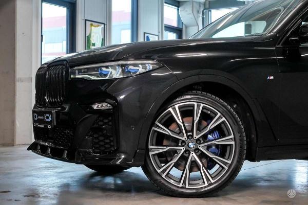 Black BMW X7 2020 in Kaunas, with an engine capacity of 2.99 L and mileage of 179 thousand km for 54950 €, photo 6 on AUTOMOTO.COM.LV
