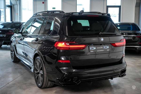 Black BMW X7 2020 in Kaunas, with an engine capacity of 2.99 L and mileage of 179 thousand km for 54950 €, photo 9 on AUTOMOTO.COM.LV