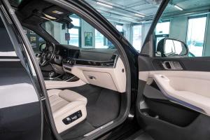 Melns BMW X7 2020 Kauņa, ar dzinēja tilpumu 2.99 L un nobraukumu 179 tūkst. km par 54950 €, foto 38 vietnē AUTOMOTO.COM.LV