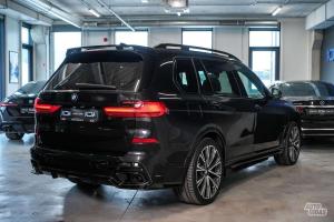 Black BMW X7 2020 in Marijampole, with an engine capacity of 3.00 L and mileage of 179 thousand km for 47950 €, photo 14 on AUTOMOTO.COM.LV
