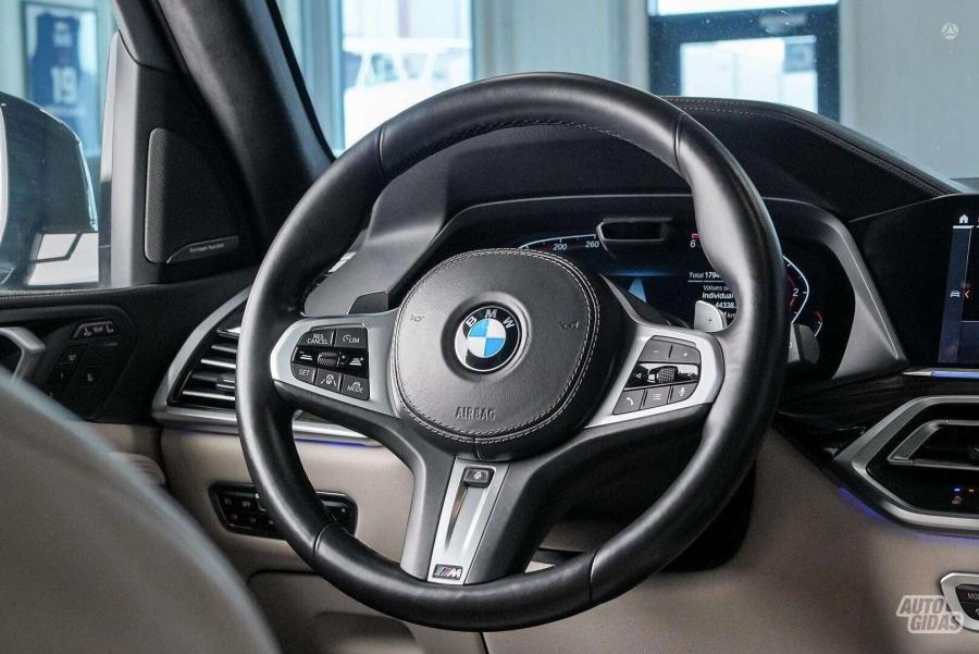 Black BMW X7 2020 in Marijampole, with an engine capacity of 3.00 L and mileage of 179 thousand km for 47950 €, photo 18 on AUTOMOTO.COM.LV