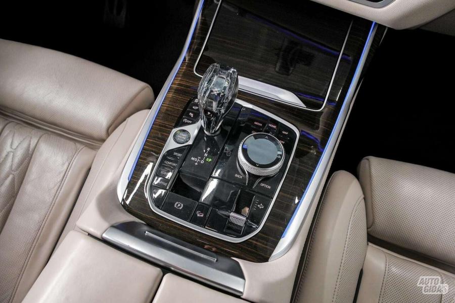 Black BMW X7 2020 in Marijampole, with an engine capacity of 3.00 L and mileage of 179 thousand km for 47950 €, photo 21 on AUTOMOTO.COM.LV