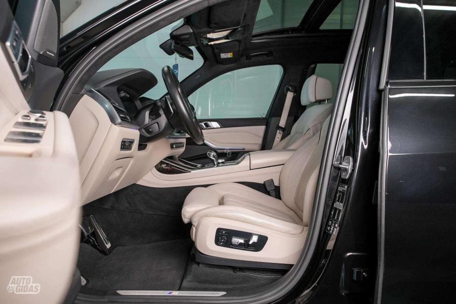 Black BMW X7 2020 in Marijampole, with an engine capacity of 3.00 L and mileage of 179 thousand km for 47950 €, photo 25 on AUTOMOTO.COM.LV