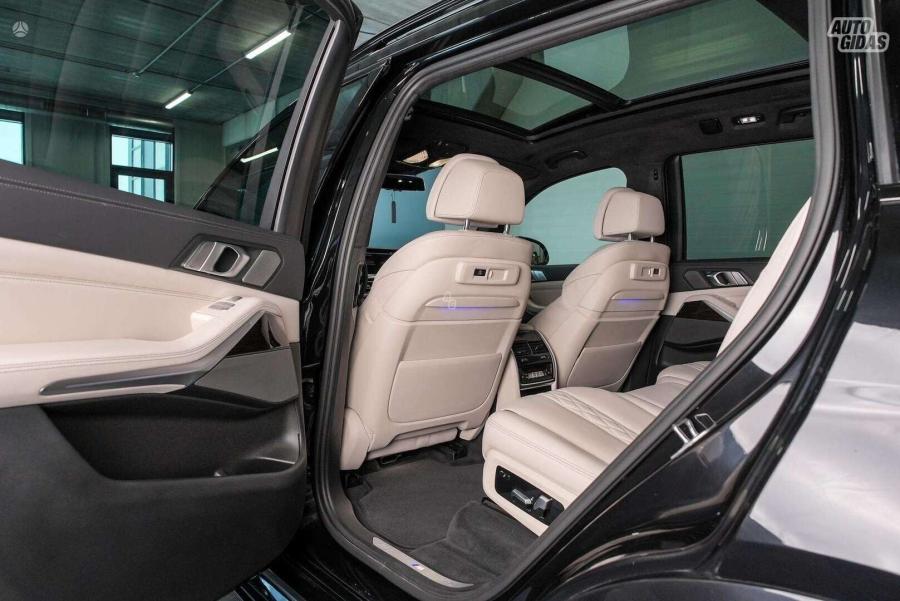 Black BMW X7 2020 in Marijampole, with an engine capacity of 3.00 L and mileage of 179 thousand km for 47950 €, photo 33 on AUTOMOTO.COM.LV