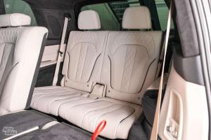 Black BMW X7 2020 in Marijampole, with an engine capacity of 3.00 L and mileage of 179 thousand km for 47950 €, photo 35 on AUTOMOTO.COM.LV
