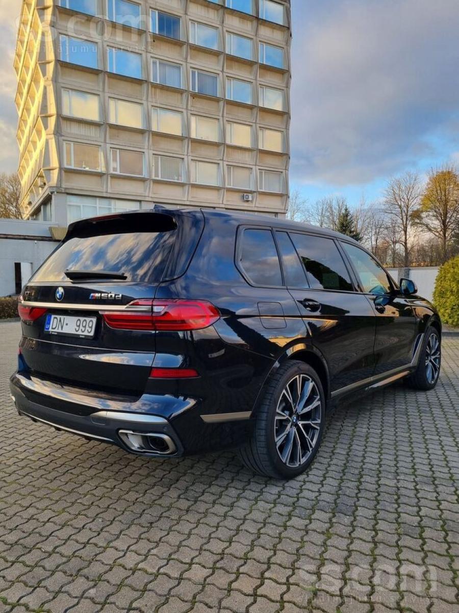 Black BMW X7 2020 in Riga, with an engine capacity of 3.00 L and mileage of 79 thousand km for 64400 €, photo 3 on AUTOMOTO.COM.LV