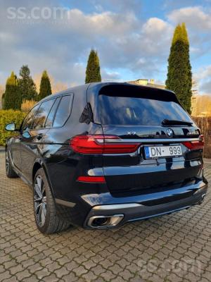 Black BMW X7 2020 in Riga, with an engine capacity of 3.00 L and mileage of 79 thousand km for 64400 €, photo 4 on AUTOMOTO.COM.LV