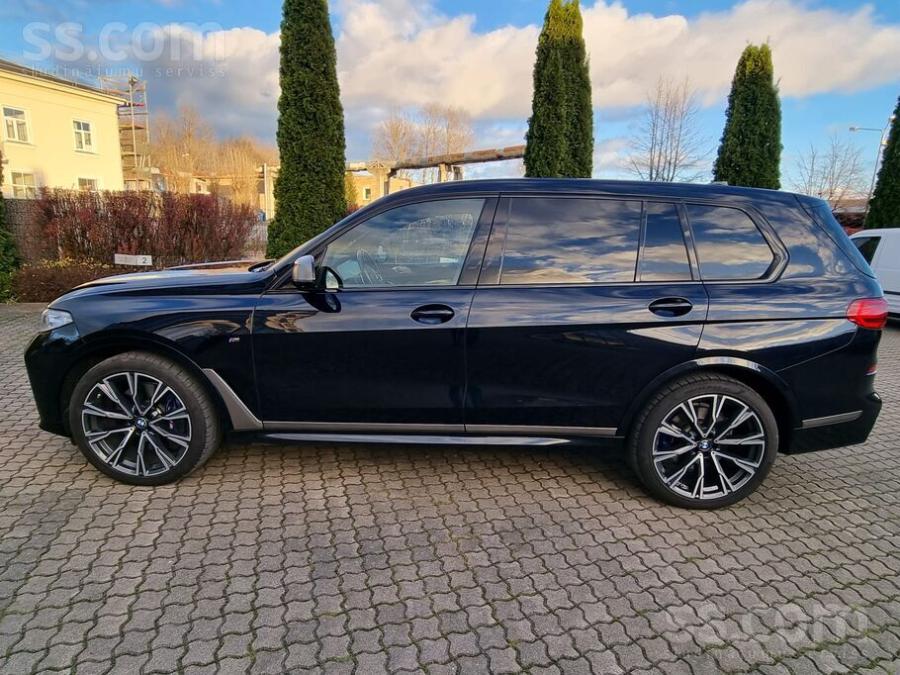 Black BMW X7 2020 in Riga, with an engine capacity of 3.00 L and mileage of 79 thousand km for 64400 €, photo 5 on AUTOMOTO.COM.LV