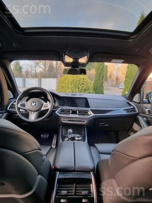 Black BMW X7 2020 in Riga, with an engine capacity of 3.00 L and mileage of 79 thousand km for 64400 €, photo 7 on AUTOMOTO.COM.LV