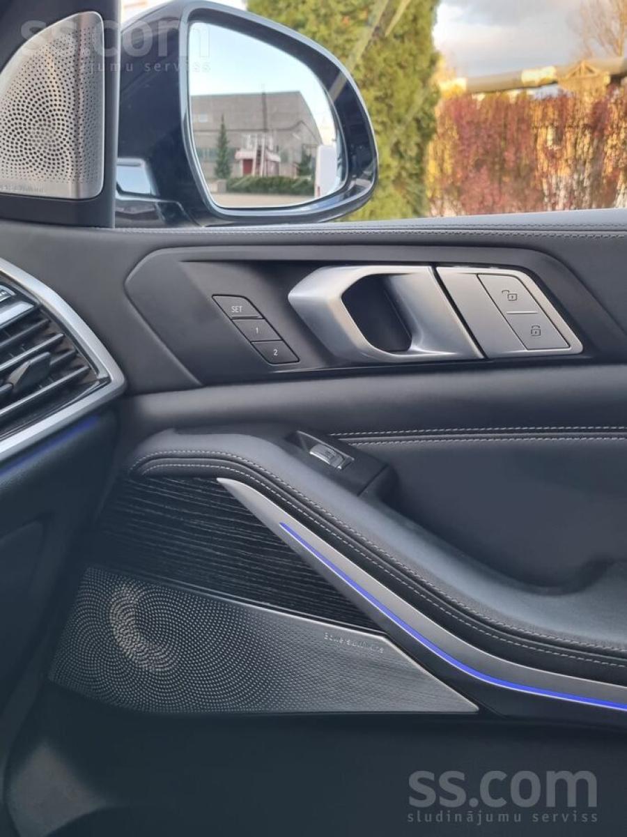 Black BMW X7 2020 in Riga, with an engine capacity of 3.00 L and mileage of 79 thousand km for 64400 €, photo 14 on AUTOMOTO.COM.LV