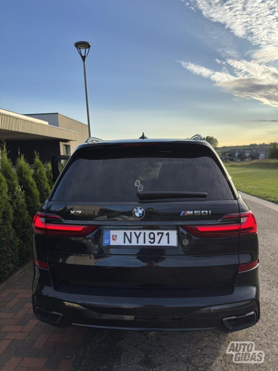 Black BMW X7 2020 in Vilnius, with an engine capacity of 4.40 L and mileage of 62 thousand km for 50000 €, photo 3 on AUTOMOTO.COM.LV
