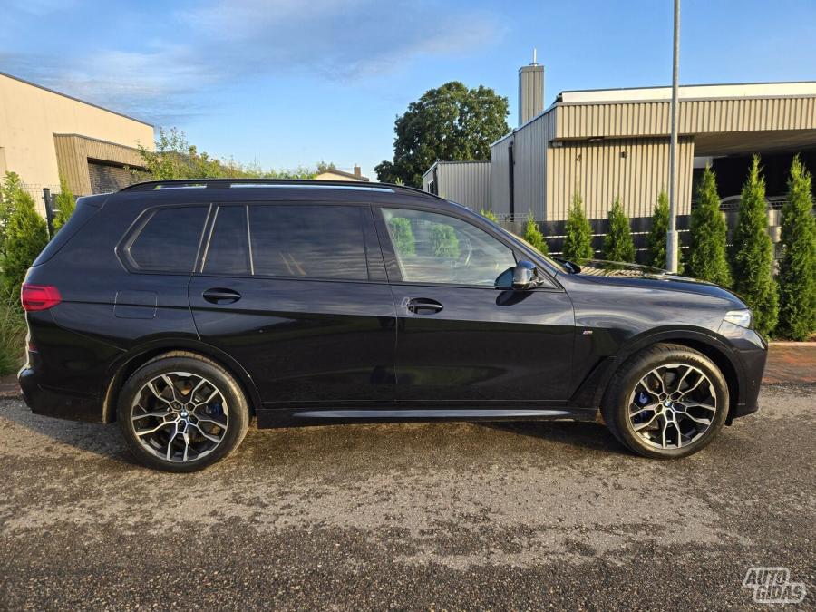 Black BMW X7 2020 in Vilnius, with an engine capacity of 4.40 L and mileage of 62 thousand km for 50000 €, photo 6 on AUTOMOTO.COM.LV