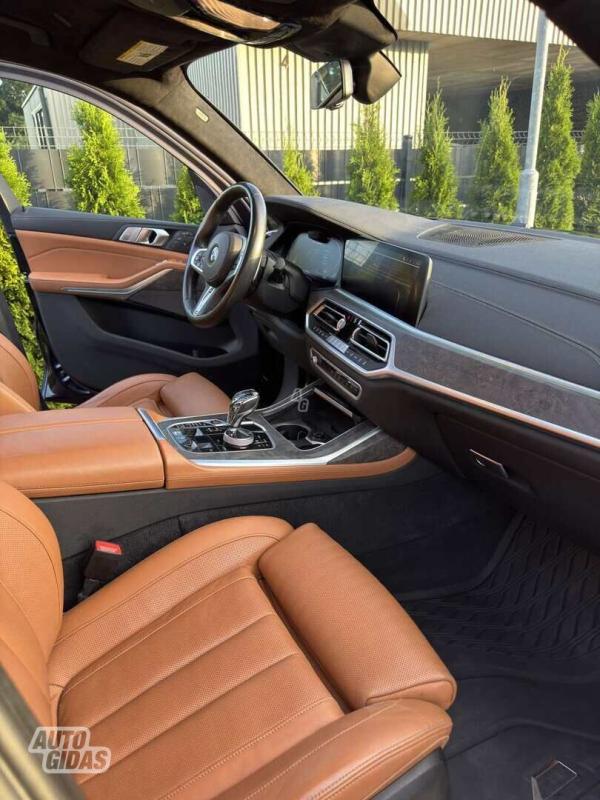 Black BMW X7 2020 in Vilnius, with an engine capacity of 4.40 L and mileage of 62 thousand km for 50000 €, photo 8 on AUTOMOTO.COM.LV