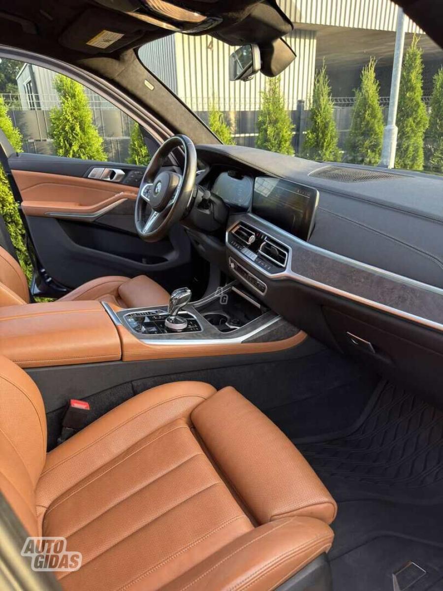 Black BMW X7 2020 in Vilnius, with an engine capacity of 4.40 L and mileage of 62 thousand km for 50000 €, photo 9 on AUTOMOTO.COM.LV