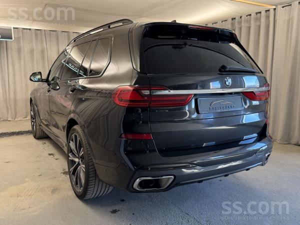 Black BMW X7 2020 in Riga, with an engine capacity of 3.00 L and mileage of 129 thousand km for 54990 €, photo 4 on AUTOMOTO.COM.LV