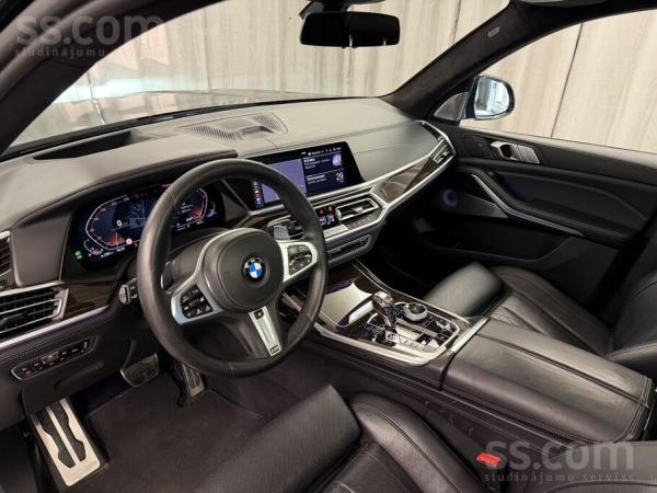 Black BMW X7 2020 in Riga, with an engine capacity of 3.00 L and mileage of 129 thousand km for 54990 €, photo 7 on AUTOMOTO.COM.LV