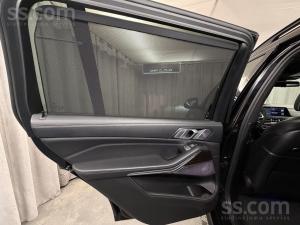 Melns BMW X7 2020 Rīga, ar dzinēja tilpumu 3.00 L un nobraukumu 129 tūkst. km par 54990 €, foto 24 vietnē AUTOMOTO.COM.LV