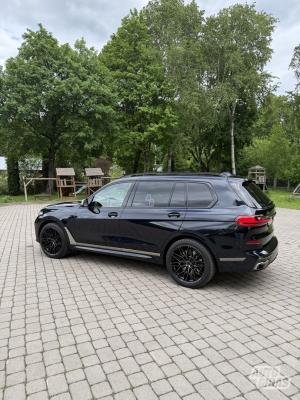 Black BMW X7 2020 in Vilnius, with an engine capacity of 4.40 L and mileage of 159 thousand km for 50000 €, photo 14 on AUTOMOTO.COM.LV