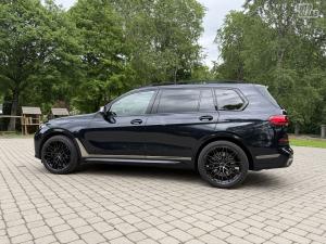Black BMW X7 2020 in Vilnius, with an engine capacity of 4.40 L and mileage of 159 thousand km for 50000 €, photo 17 on AUTOMOTO.COM.LV