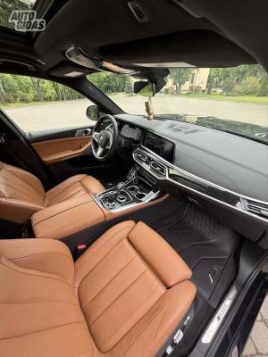 Black BMW X7 2020 in Vilnius, with an engine capacity of 4.40 L and mileage of 159 thousand km for 50000 €, photo 25 on AUTOMOTO.COM.LV