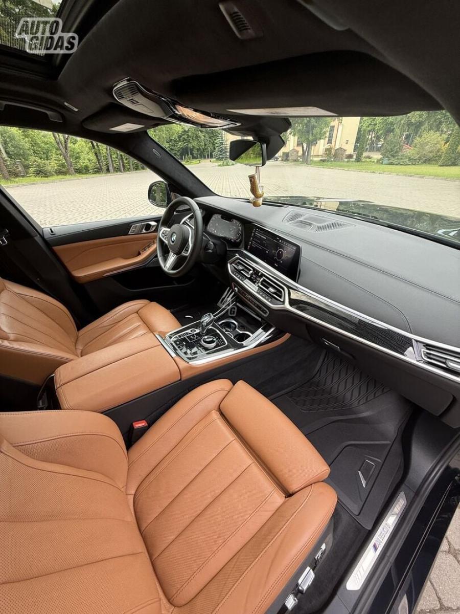 Black BMW X7 2020 in Vilnius, with an engine capacity of 4.40 L and mileage of 159 thousand km for 50000 €, photo 25 on AUTOMOTO.COM.LV