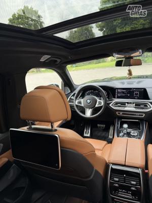 Black BMW X7 2020 in Vilnius, with an engine capacity of 4.40 L and mileage of 159 thousand km for 50000 €, photo 26 on AUTOMOTO.COM.LV