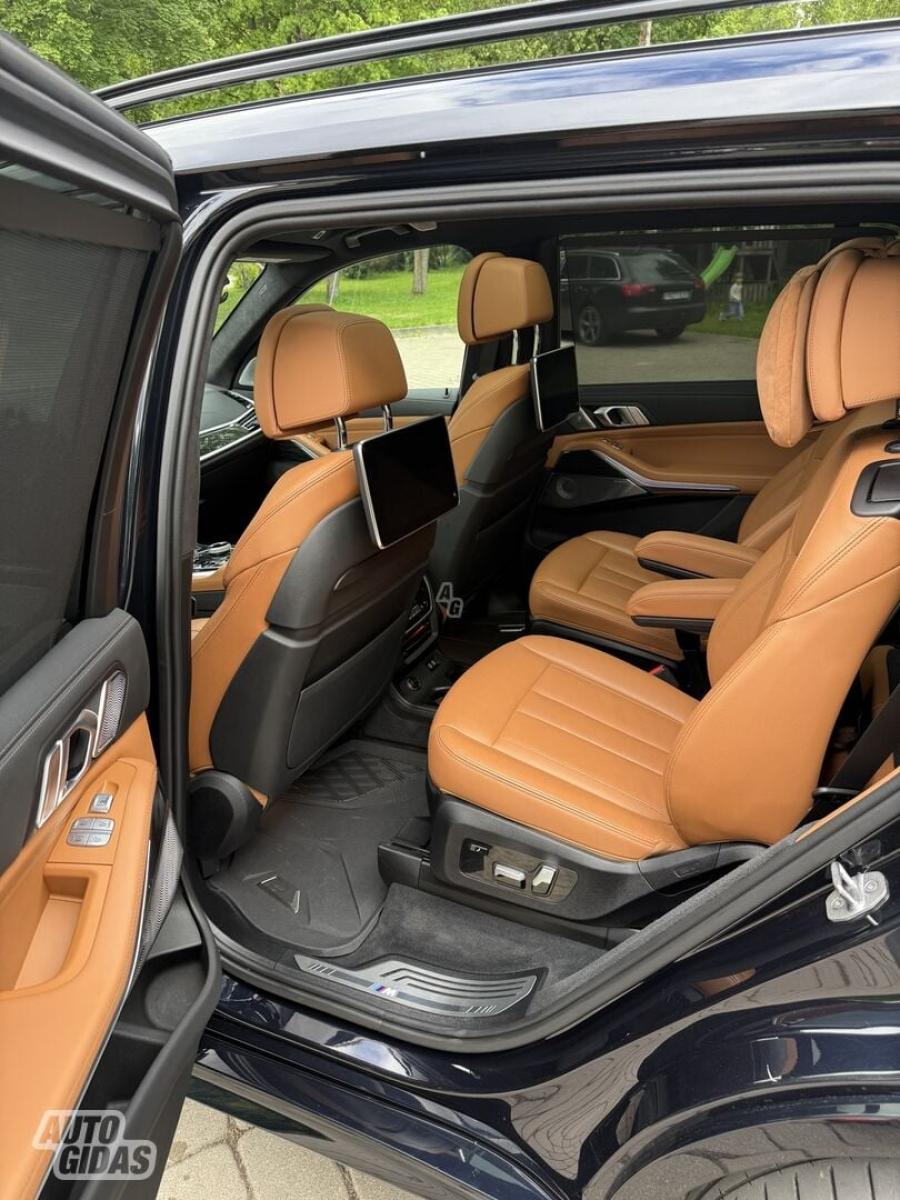 Black BMW X7 2020 in Vilnius, with an engine capacity of 4.40 L and mileage of 159 thousand km for 50000 €, photo 28 on AUTOMOTO.COM.LV